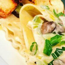 Gordon Ramsay Chicken Thighs Recipe – Crispy, Juicy & Flavorful