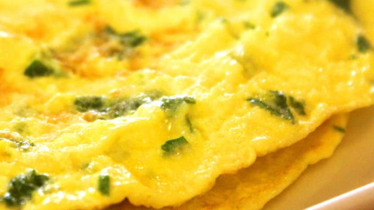 Gordon Ramsay Omelette – Light, Fluffy & Perfectly Cooked